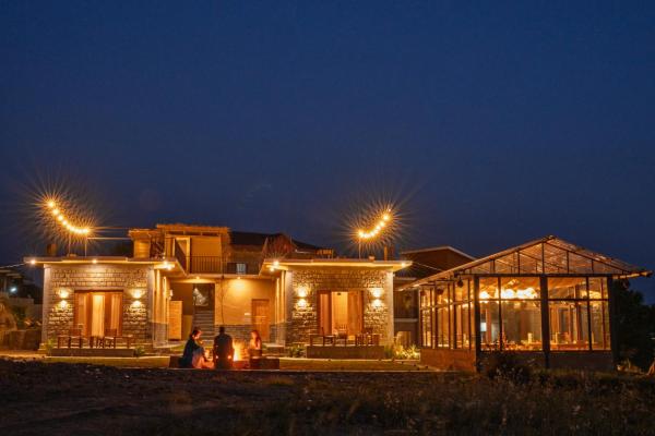 The Winter Courtyard By Avvas Stays - Bir