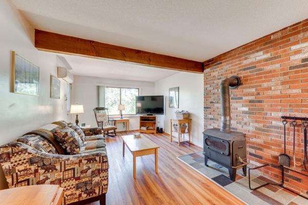 White Mtn Adventure Base! Cozy Bartlett Condo - 新罕布夏