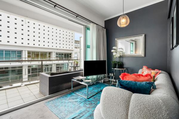 Sleek Waterfront Escape On Princes Wharf With Free Carpark - Auckland