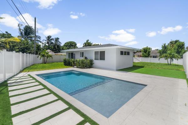 Modern 3br Pool Home Near Pompano Beach And Pier - Pompano Beach, FL