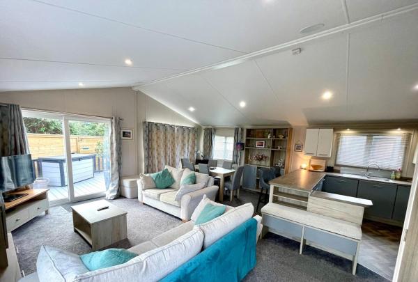 Elegant Lodge In Peaceful Holiday Resort - Isle of Wight