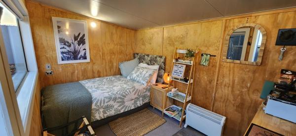 Minimalist Cabin Solo Traveller - West Coast