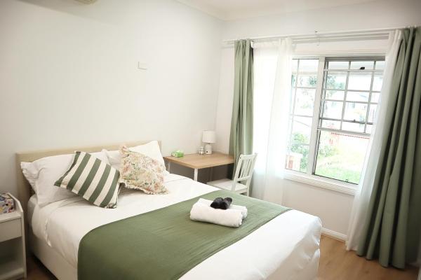 Queen Room With Shared Bathroom Aircon - Sydney