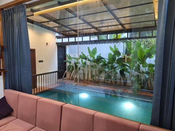 Luxury Villa With Swimming Pool And Private Bar - Kozhikode