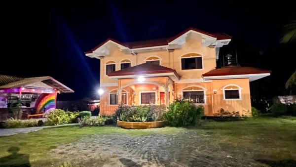 Chateau La Princesa Cozy Bar & Awesome Garden - Puerto Princesa