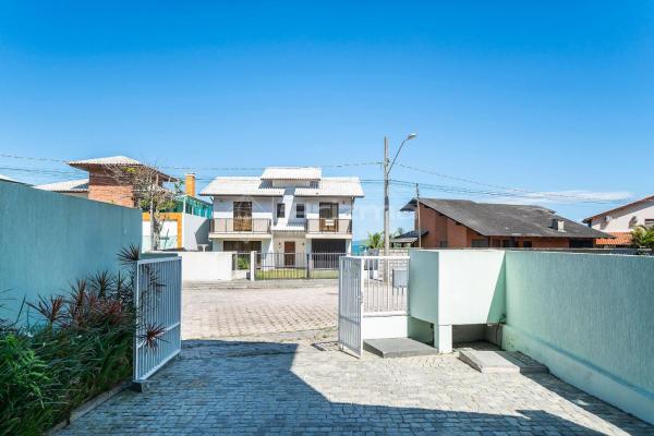 Casa Familiar Na Exuberante Praia De 4 Ilhas. - Bombinhas