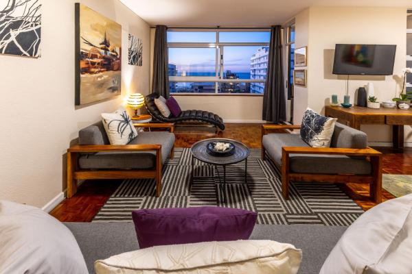 Trendy Hotspot Sea And Mountain Views And Cafes - Le Cap