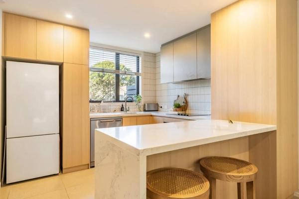 The Petone Beauty - Flash, Beachside - Wellington