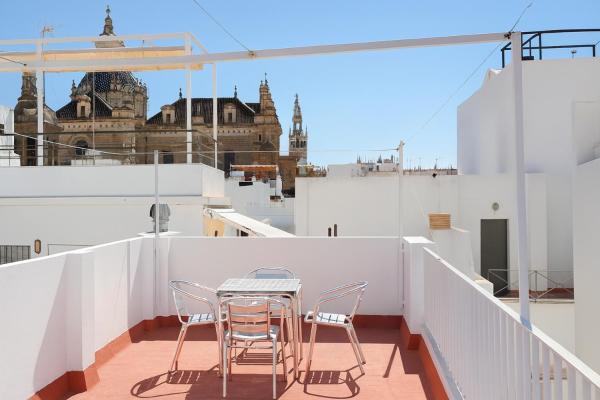 ÁTico Céntrico Con Balcones Y Vistas A La Giralda - Camas