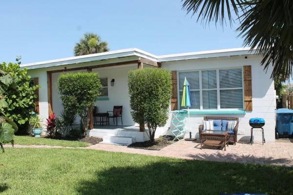 Beachside 2br Daytona Beach Shores Private Home - Daytona Beach, FL