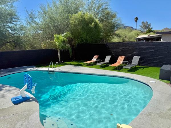 Putt & Pool Paradise - Casino Del Sol