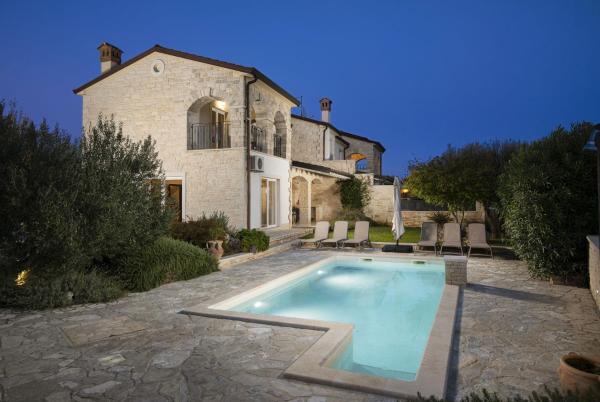 Villa Mason With Heated Pool And Mini Wellness - Rovinj