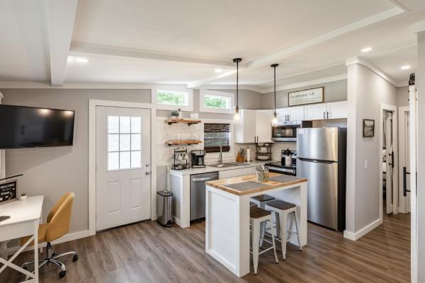 Cozy Villa Stay Gorgeous Views Unit C - Huntsville, AL