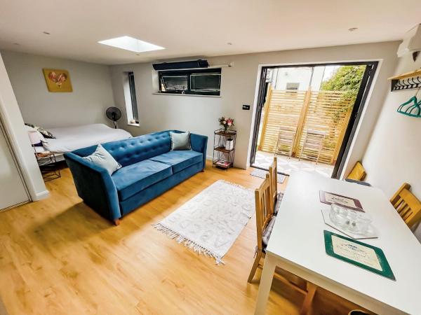 Modern Self Contained Garden Annexe Sleeps Up To 4 - Bromley