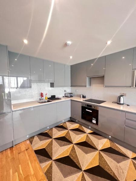 Finchley Home - Cockfosters