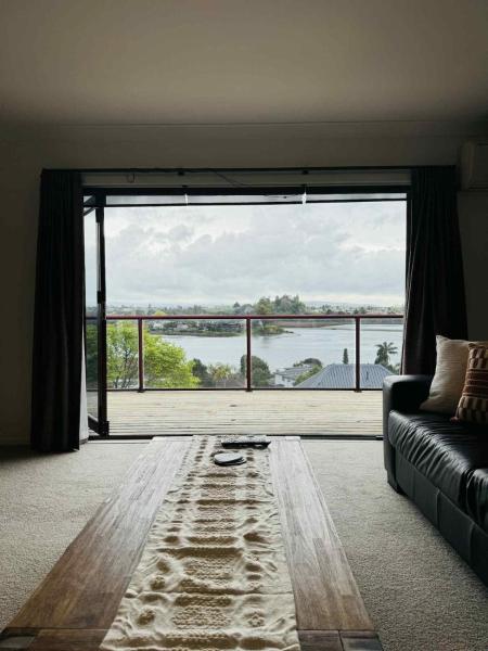 Coastal Comfort - Views For The Whole Crew - Tauranga
