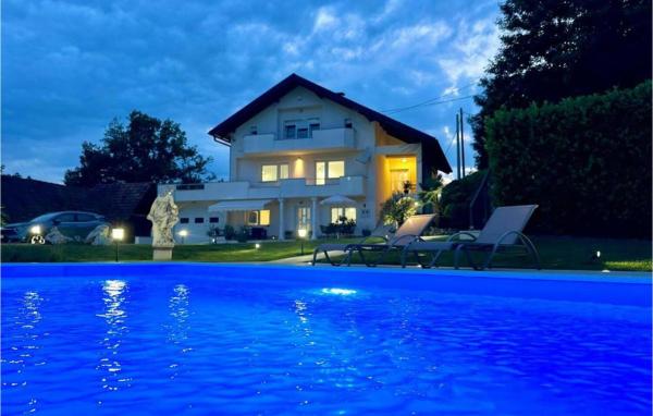 Amazing Apartment In Pologi With Heated Swimming Pool - Jesenice