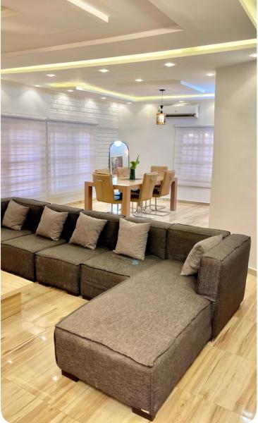 Trois Chambres Et Salon Avec Balcon à Porto Novo - Bénin