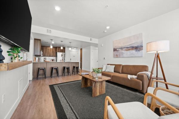 Modern Downtown 2br 2ba With City Views Fire Pit Walk To Delta Center - Salt Lake City, UT