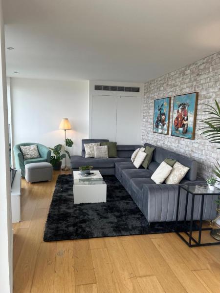 62 Sqm High Rise Apartment Canary Wharf - Central London