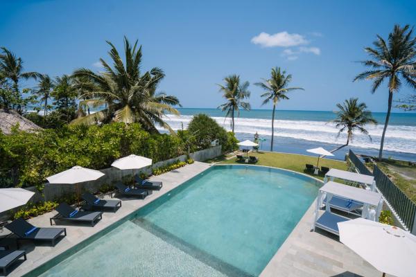 Nyuh Lengkong Beachfront Villa With Kitchen Near Tanah Lot - Bali