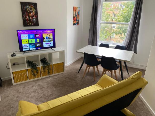 Brand New 2 Bed Flat Plus Living Room For 7 People Near From Chelsea Stadium With Welcome Breakfast - Surbiton