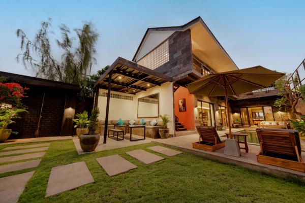 Modern Artistic 5br Haven In Canggu Berawa - Canggu