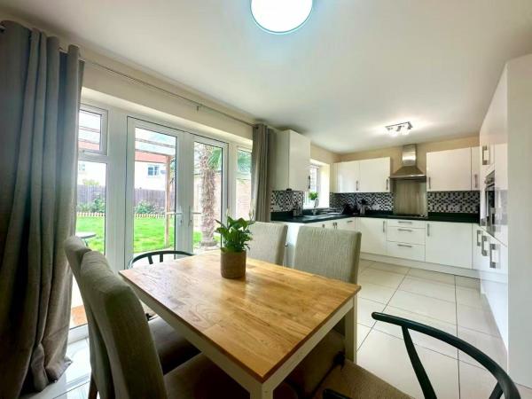 Charming 3 Bedroomed House In Bicester Sleeps 6 - Bicester