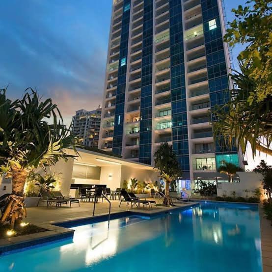 Beachfront Ocean Oasis Escape - Broadbeach