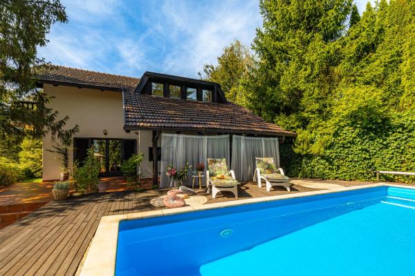Villa Art Vita - Private Pool, Sauna & River Access - Karlovac