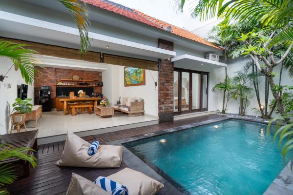 Honeymoon Villa Aisha In The Heart Of Legian - Legian