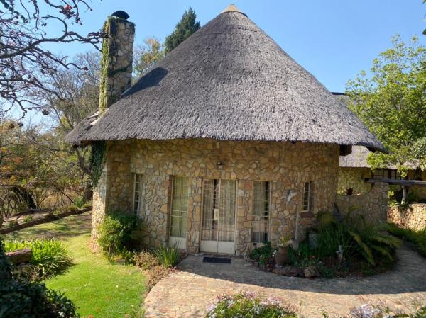 Beautiful Round Shaped Cottage - 2094 - Zimbabwe