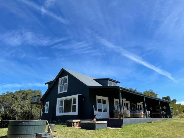 Hillandale House- A Modern Farmhouse Near Plett - Keurboomstrand