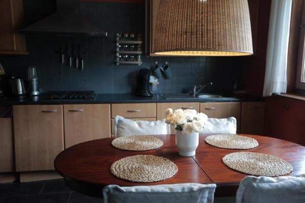 Spacious Villa In Dilbeek With Private Garden, Ideal For Families & Business - Ukkel