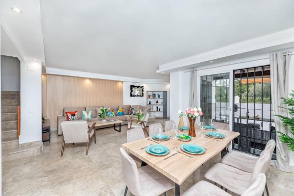 Cozy 4 Bedroom Townhouse - Swimming Pool - Marbella