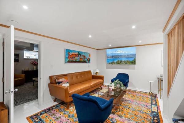 Modern Basement Apartment 3 Blocks From Waterfront - Steilacoom, WA