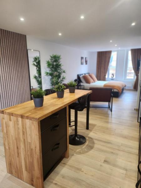 Suite R&b Avec Terrasse -5 Mins Gare - Rue Calme Dans Centre Ville - Charleville-Mézières