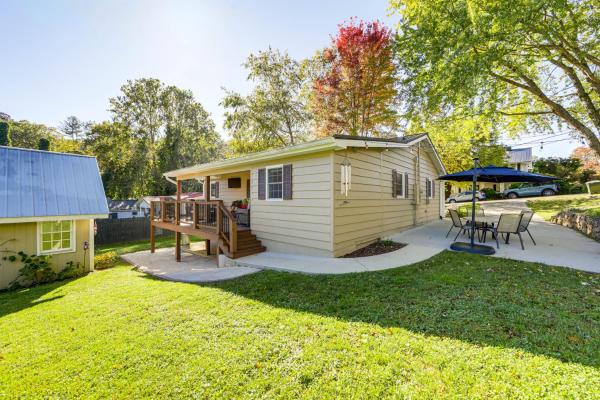 Walk To Frog Level Historic District! Home W/ Deck - Waynesville, NC