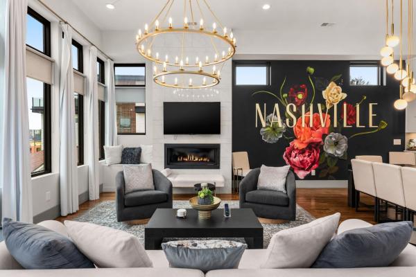 Luxe Getaway With Hot Tub - Nashville, TN