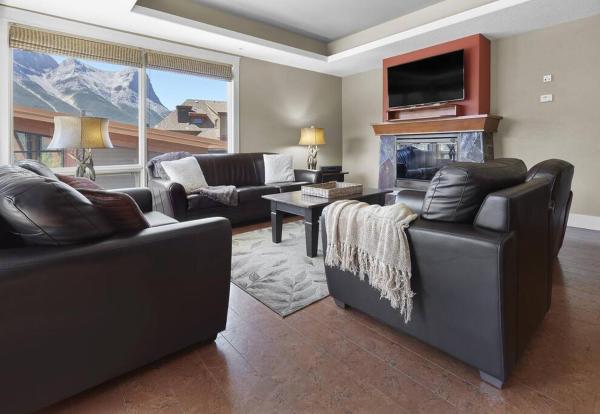 Sunset Ridge - Luxurious Corner Condo - Spectacular Mt Views With Open Pool! - Alberta