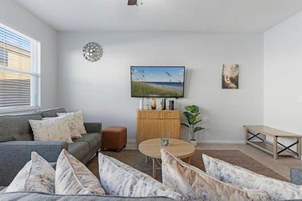 Disney‑area Spacious 4br Home + Clubhouse Pool - Orlando, FL