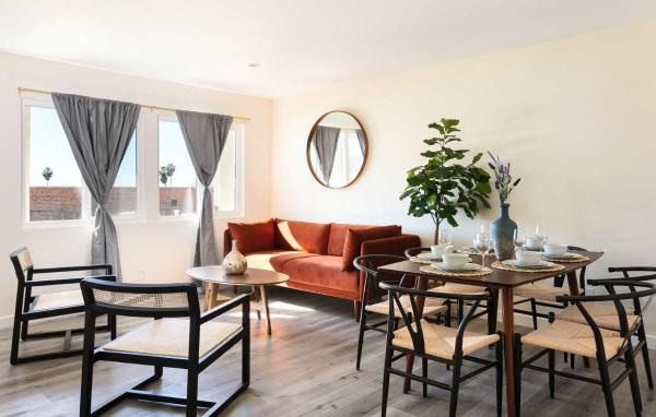 Unwind In Spacious 2br Apt Sleeps 6 With Parking - Burbank, CA