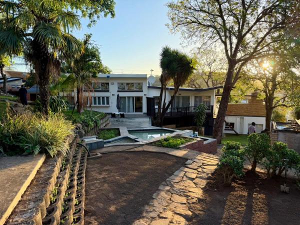 On The Moon Hospitality And Conference Facility - East London