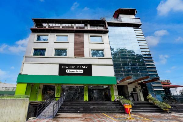 Super Townhouse Oak Ongc Crossway Formerly Hotel Gold Stone Comfort - Dehradun