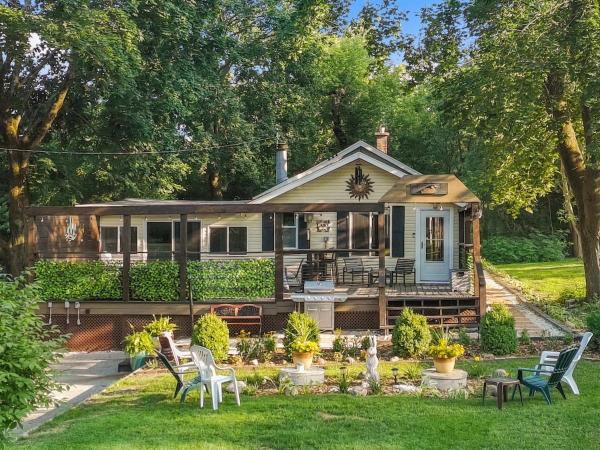 Historic Lake Geneva Outpost Speakeasy House - Lake Geneva