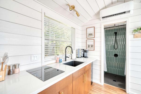 Stay Portland - Mississippi Micro-luxe - Mid-century Style - Beaverton, OR