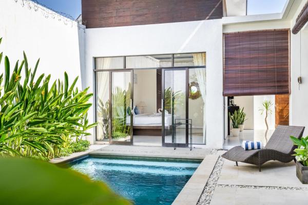 The R Villa Toba - Incl. Motorbikes - Seminyak