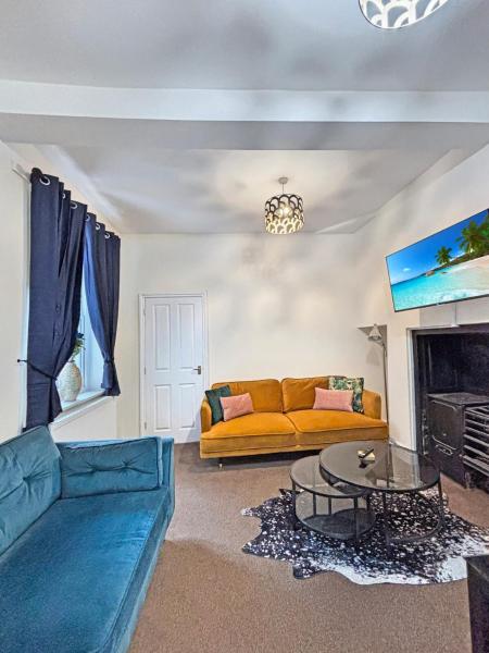 Spacious Central Ground Floor Apartment Sleeps 6 - Newark Town Centre - Free Parking - Amaya Twelve - Newark-on-Trent