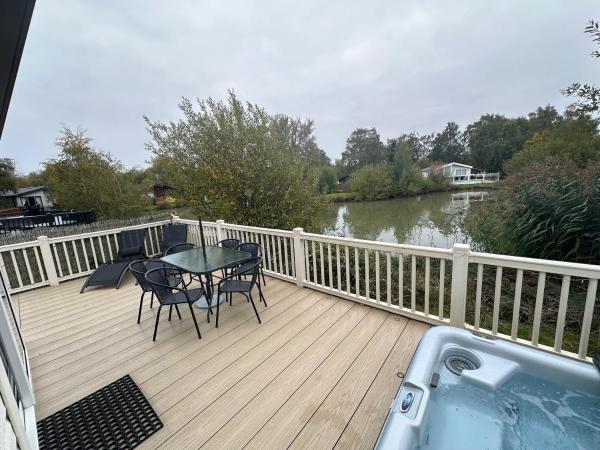Luxury Lakeside Lodge L2 With Hot Tub Situated At Tattershall Lakes Country Park - Woodhall Spa