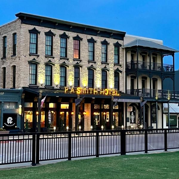 Pa Smith Hotel - Navasota, TX